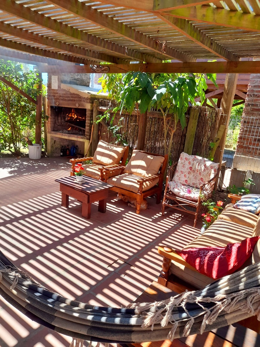 Casa Amplia Con 3 Dormitorios, Jardín Techado Con Parrillero Exclusivo ...